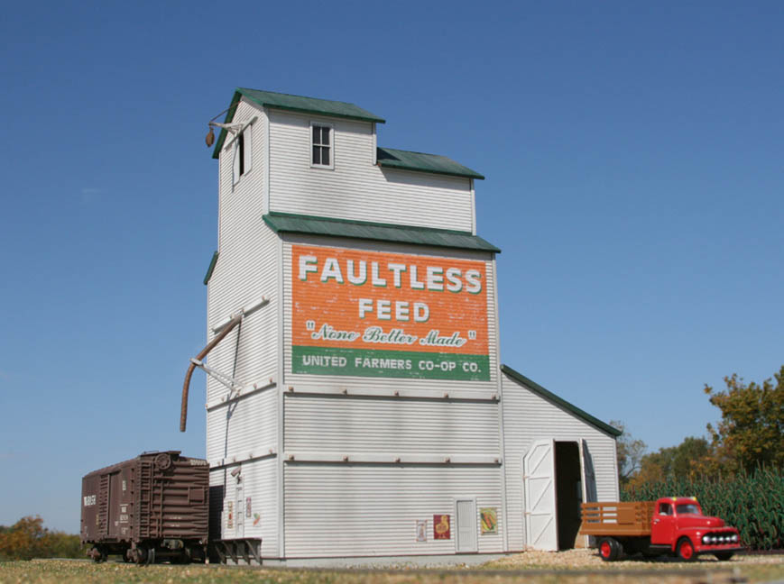 #2051 Grain Elevator – HO scale – Berkshire Valley Models
