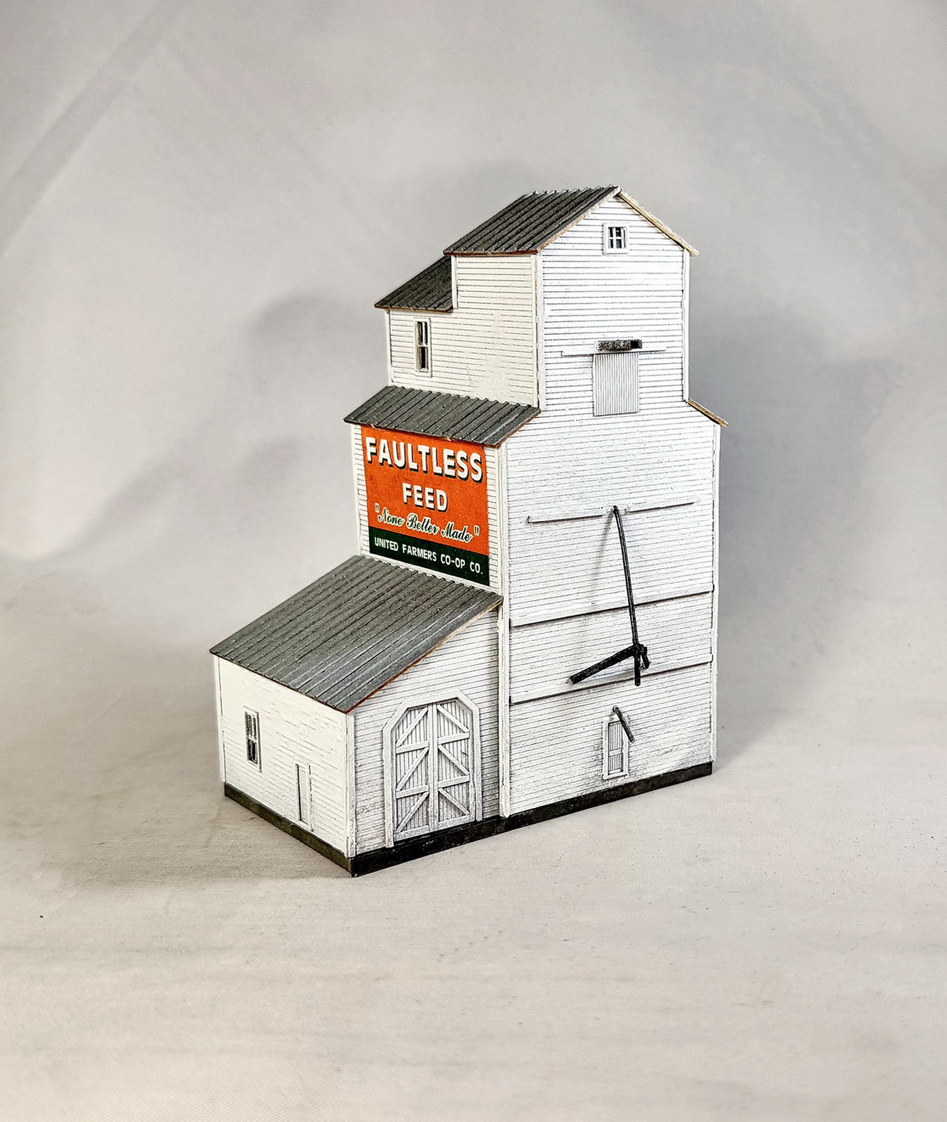 #5610 Country Grain Elevator – N scale – Berkshire Valley Models