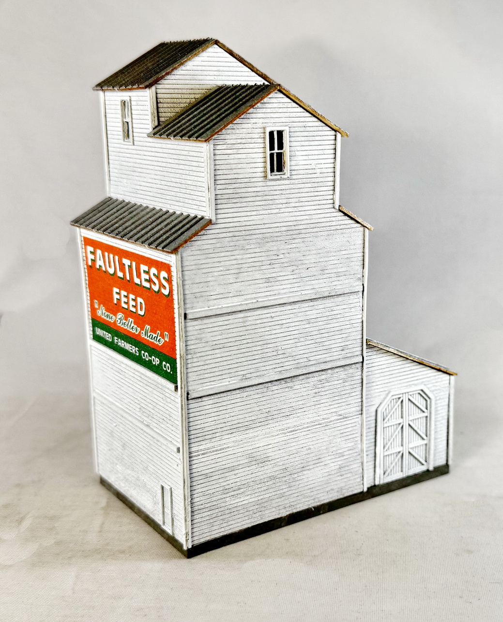 #5610 Country Grain Elevator – N scale – Berkshire Valley Models
