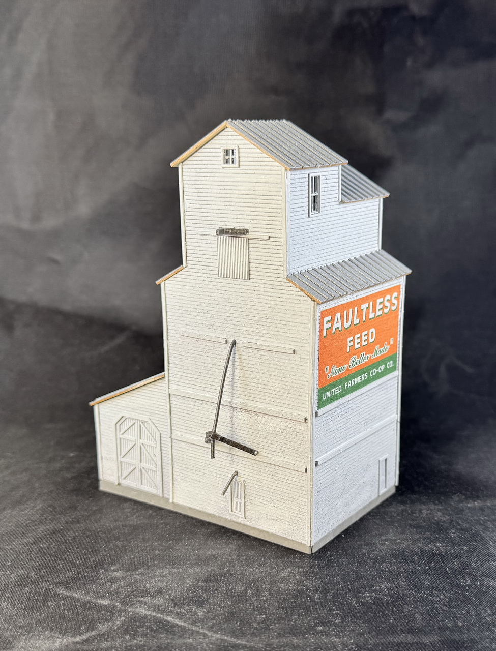 #5610 Country Grain Elevator – N scale – Berkshire Valley Models